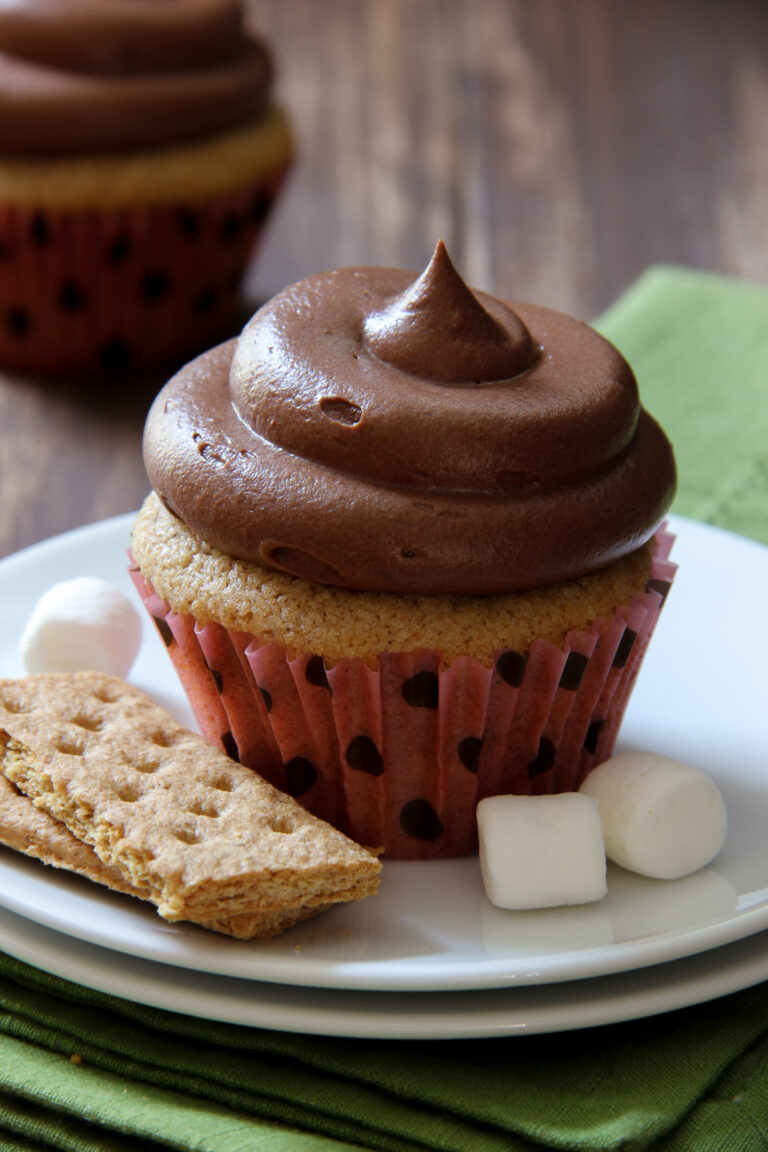 Cinnamon Graham S'more Cupcakes